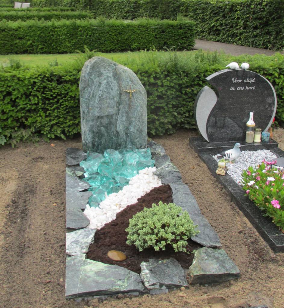 Ruwe grafstenen, grafmonumenten gemaakt door de natuur!