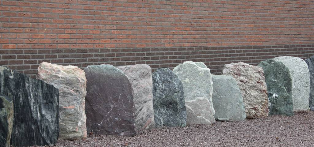 Ruwe grafstenen, grafmonumenten gemaakt door de natuur!